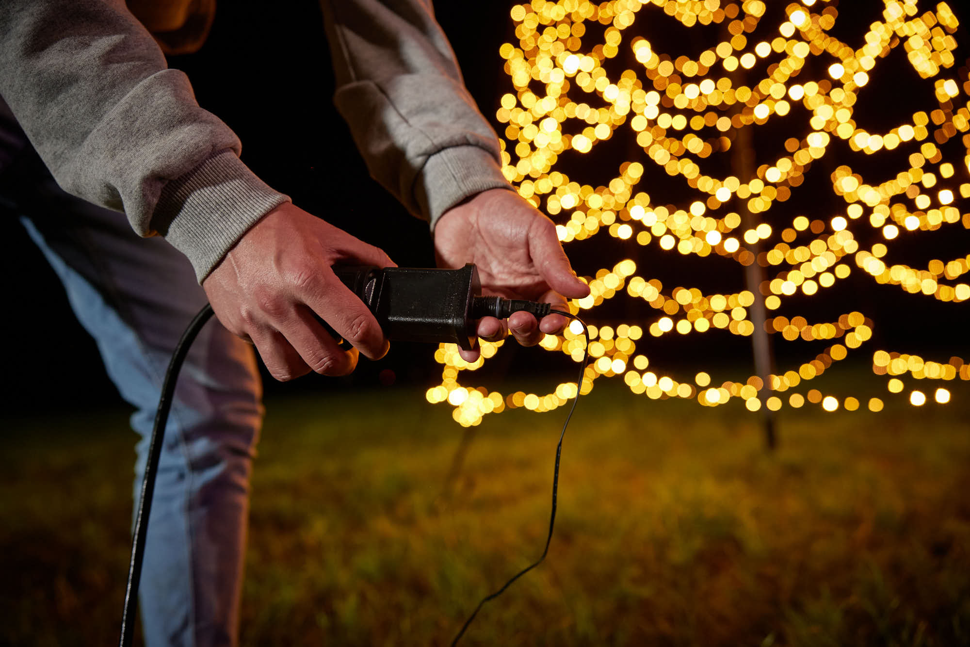 What is the power consumption of a flagpole Christmas tree? – Fairybell